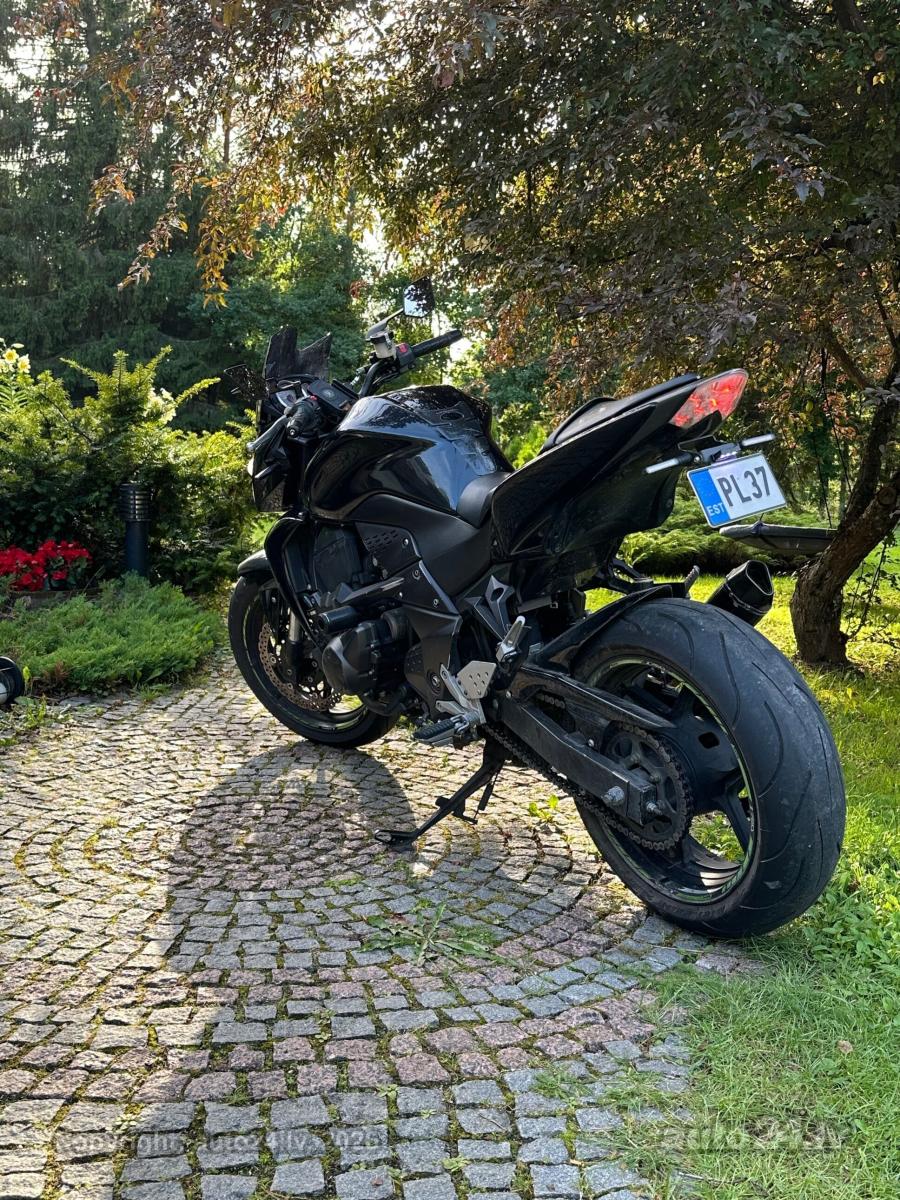Black Kawasaki Z750 2009 in Rapla, with an engine capacity of 0.75 L and mileage of 43 thousand km for 4100 €, photo 4 on AUTOMOTO.COM.LV