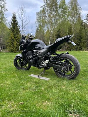 Black Kawasaki Z750 2009 in Rapla, with an engine capacity of 0.75 L and mileage of 43 thousand km for 4100 €, photo 5 on AUTOMOTO.COM.LV