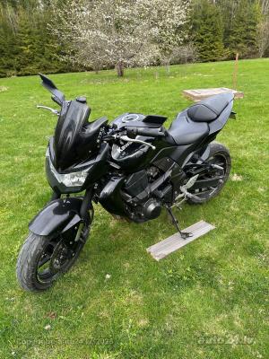 Black Kawasaki Z750 2009 in Rapla, with an engine capacity of 0.75 L and mileage of 43 thousand km for 4100 €, photo 6 on AUTOMOTO.COM.LV