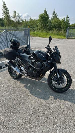 Black Kawasaki Z750 2009 in Rapla, with an engine capacity of 0.75 L and mileage of 43 thousand km for 4100 €, photo 7 on AUTOMOTO.COM.LV