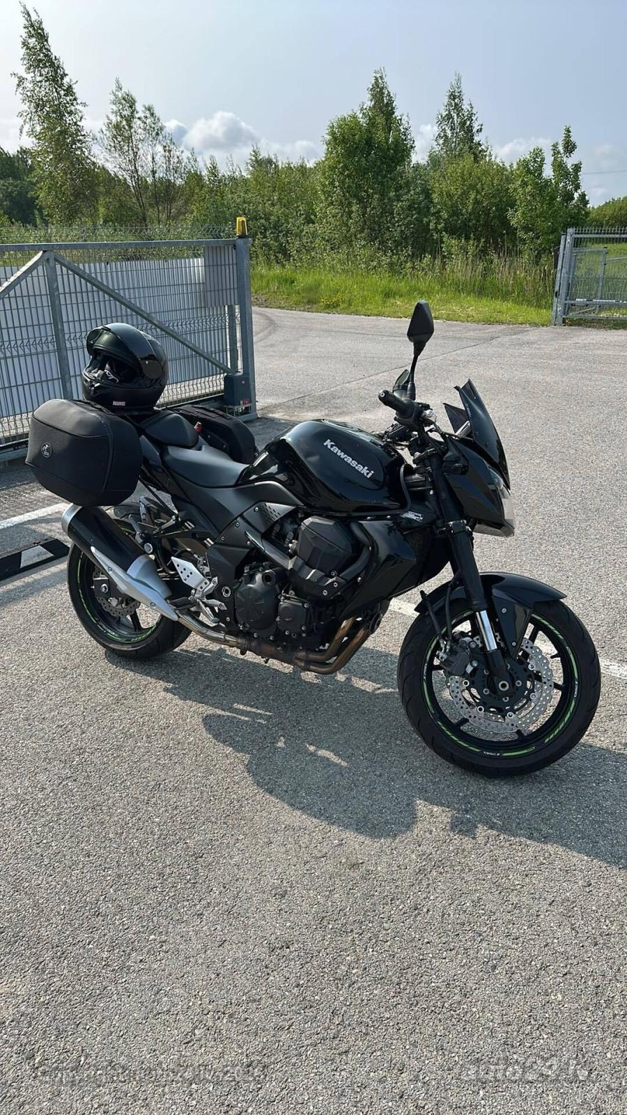 Black Kawasaki Z750 2009 in Rapla, with an engine capacity of 0.75 L and mileage of 43 thousand km for 4100 €, photo 7 on AUTOMOTO.COM.LV
