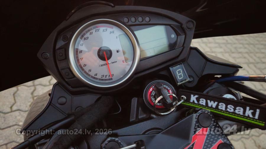 Black Kawasaki Z750 2009 in Tallinn, with an engine capacity of 0.75 L and mileage of 43 thousand km for 5590 €, photo 9 on AUTOMOTO.COM.LV
