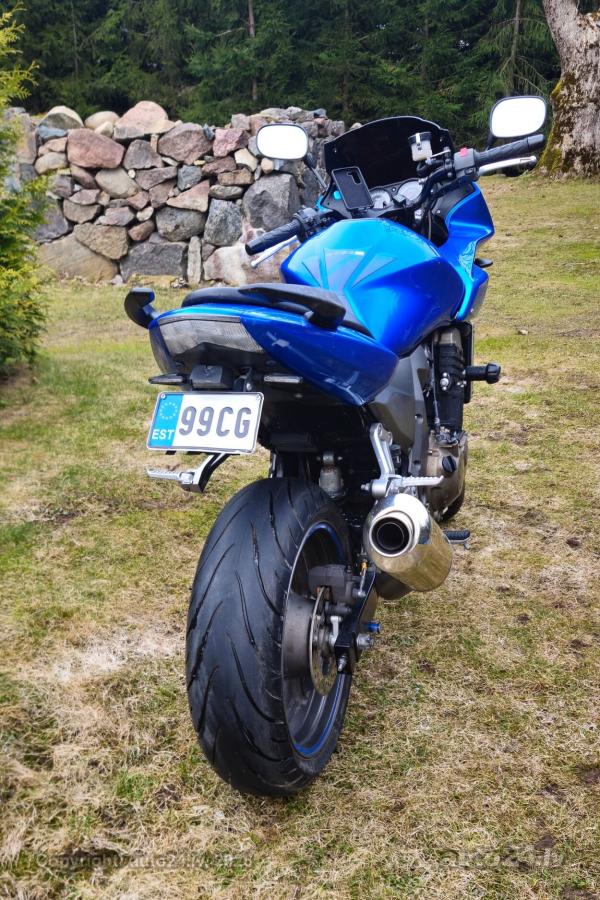 Blue Kawasaki Z750 2005 in Rakvere, with an engine capacity of 0.75 L and mileage of 45 thousand km for 2500 €, photo 4 on AUTOMOTO.COM.LV