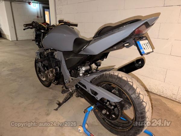 Pelēks Kawasaki Z750 2004 Tallina, ar dzinēja tilpumu 0.75 L un nobraukumu 65 tūkst. km par 3600 €, foto 1 vietnē AUTOMOTO.COM.LV