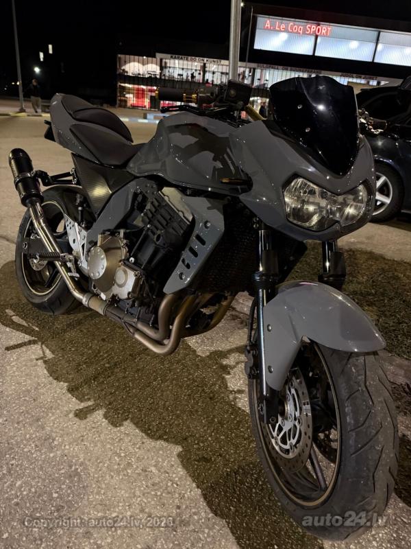 Pelēks Kawasaki Z750 2004 Tallina, ar dzinēja tilpumu 0.75 L un nobraukumu 65 tūkst. km par 3600 €, foto 5 vietnē AUTOMOTO.COM.LV