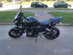 Kawasaki Z750 2004 Rīga, ar dzinēja tilpumu 0.75 L un nobraukumu 0 tūkst. km par 3200 €, foto 3 vietnē AUTOMOTO.COM.LV