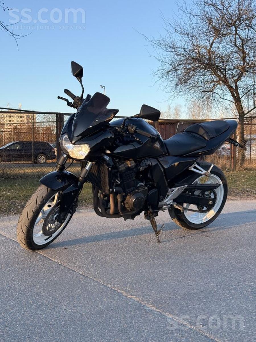 Kawasaki Z750 2004 in Riga, with an engine capacity of 0.75 L and mileage of 0 thousand km for 2500 €, photo 4 on AUTOMOTO.COM.LV