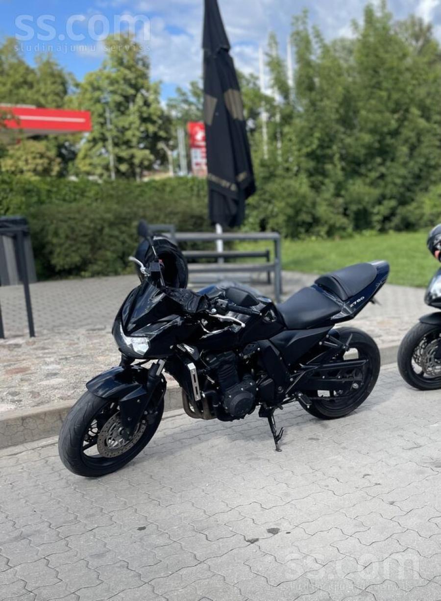Kawasaki Z750 2004 Jelgava, ar dzinēja tilpumu 0.75 L un nobraukumu 0 tūkst. km par 2200 €, foto 4 vietnē AUTOMOTO.COM.LV