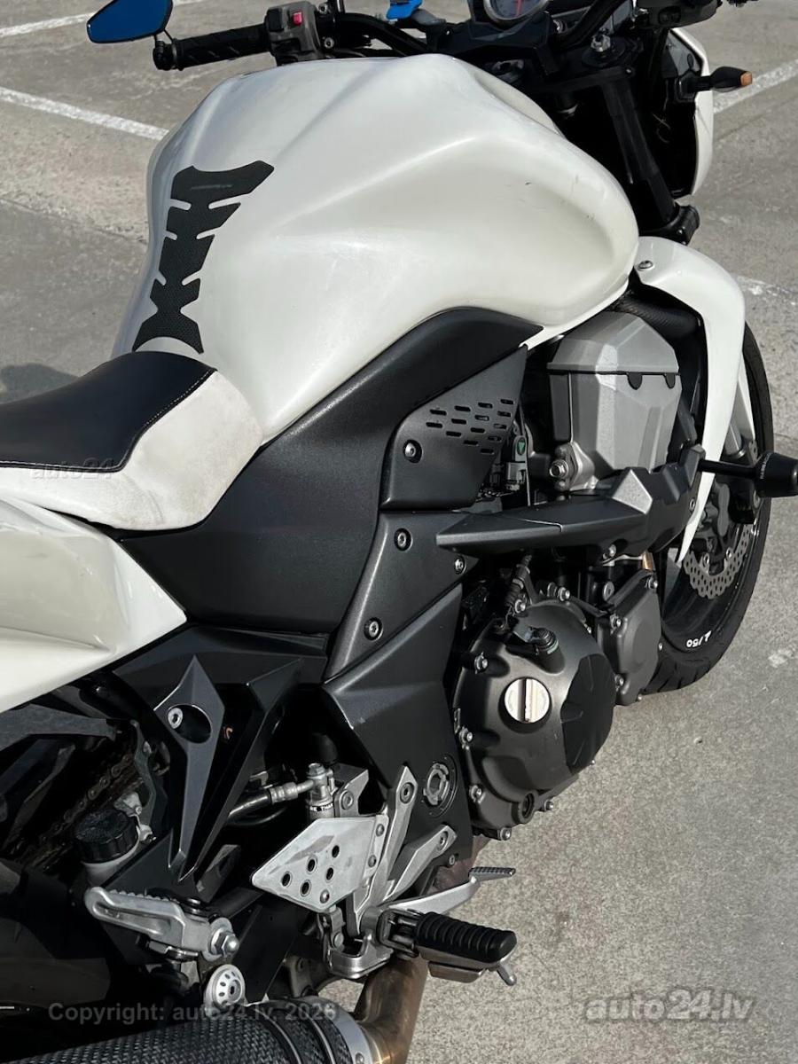 Balts Kawasaki Z750 2007 Tallina, ar dzinēja tilpumu 0.75 L un nobraukumu 51 tūkst. km par 4377 €, foto 4 vietnē AUTOMOTO.COM.LV