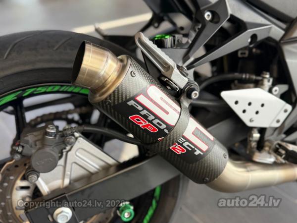 Kawasaki Z750 2010 in Tallinn on AUTOMOTO.COM.LV White Kawasaki Z750 2010 in Tallinn, with an engine capacity of 0.75 L and mileage of 41 thousand km for 4290 €, photo 5 on AUTOMOTO.COM.LV