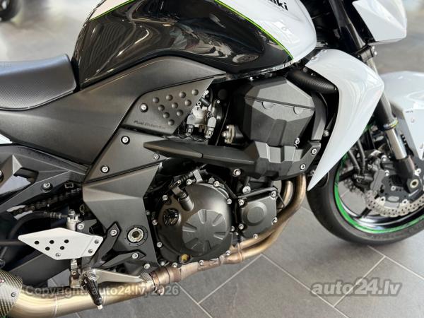 Kawasaki Z750 2010 in Tallinn on AUTOMOTO.COM.LV White Kawasaki Z750 2010 in Tallinn, with an engine capacity of 0.75 L and mileage of 41 thousand km for 4290 €, photo 6 on AUTOMOTO.COM.LV