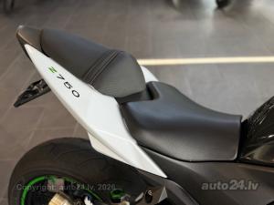 Balts Kawasaki Z750 2010 Tallina, ar dzinēja tilpumu 0.75 L un nobraukumu 41 tūkst. km par 4290 €, foto 9 vietnē AUTOMOTO.COM.LV