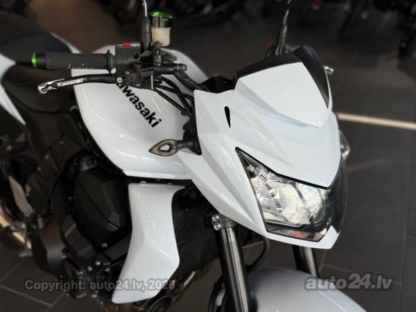 Kawasaki Z750 2010 in Tallinn on AUTOMOTO.COM.LV White Kawasaki Z750 2010 in Tallinn, with an engine capacity of 0.75 L and mileage of 41 thousand km for 4290 €, photo 10 on AUTOMOTO.COM.LV