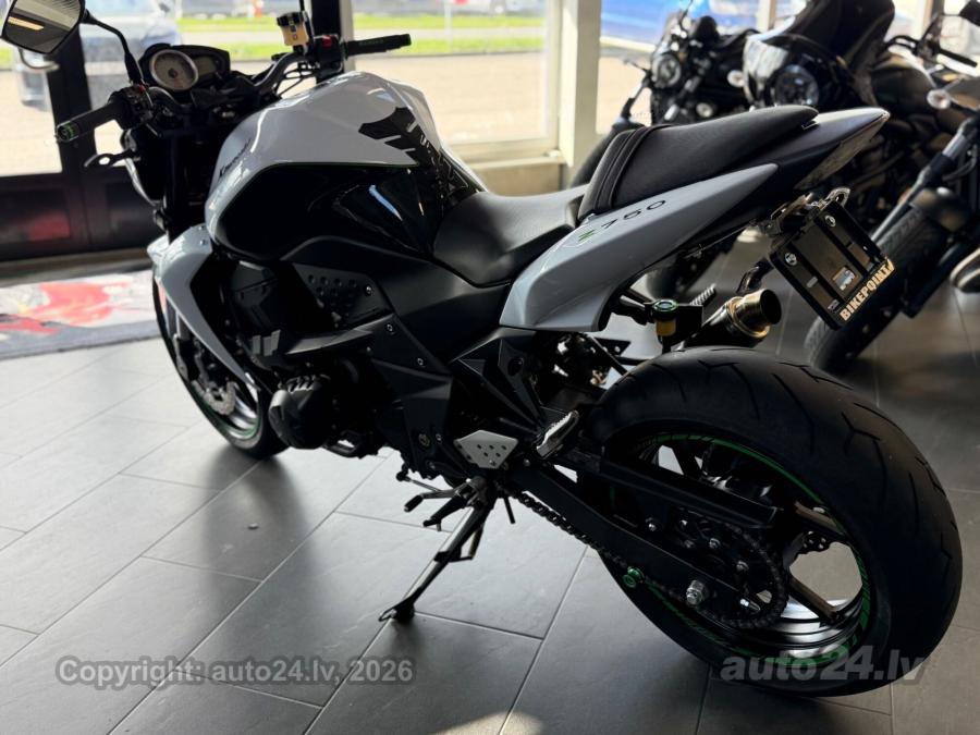 Balts Kawasaki Z750 2010 Tallina, ar dzinēja tilpumu 0.75 L un nobraukumu 41 tūkst. km par 4290 €, foto 14 vietnē AUTOMOTO.COM.LV