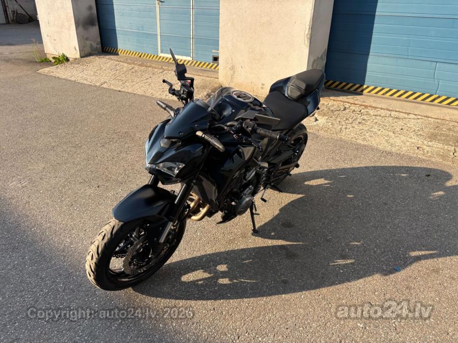 Black Kawasaki Z900 2017 in Tallinn, with an engine capacity of 0.95 L and mileage of 25 thousand km for 5200 €, photo 3 on AUTOMOTO.COM.LV