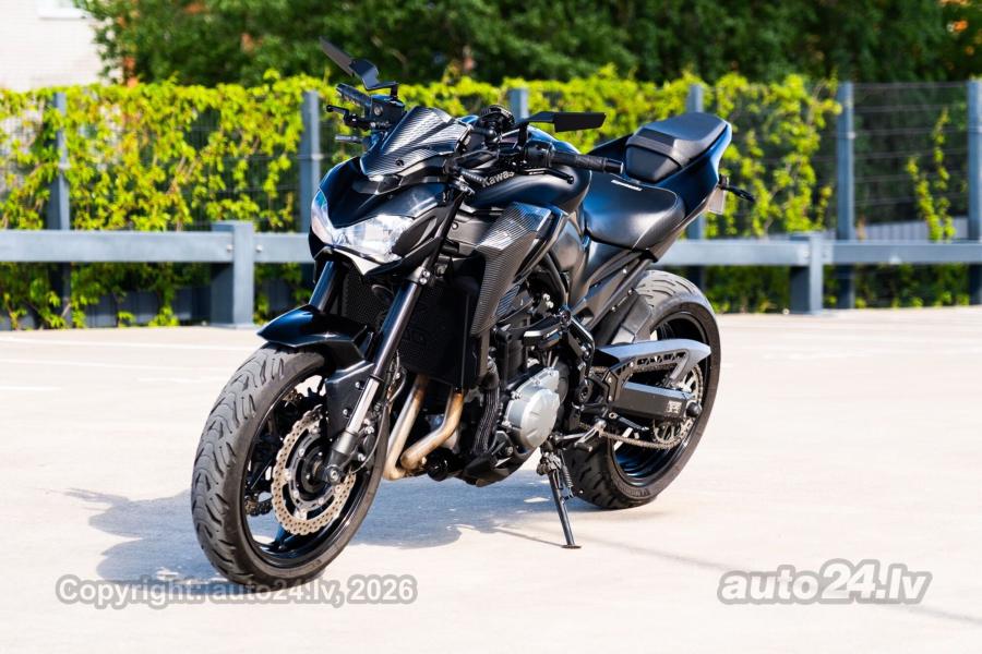 Black Kawasaki Z900 2018 in Tartu, with an engine capacity of 0.95 L and mileage of 33 thousand km for 5649 €, photo 4 on AUTOMOTO.COM.LV