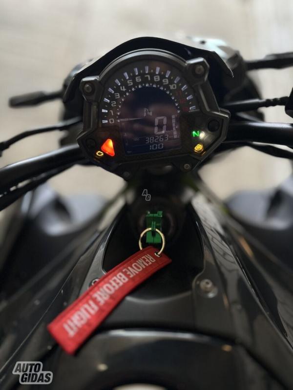 Черный Кавасаки Z900 2018 в Таураге, объемом двигателя 0.95 л и пробегом 38 тыс. км за 6100 €, фото 6 на AUTOMOTO.COM.LV