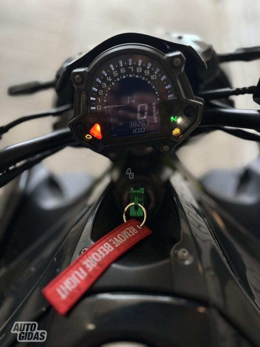 Black Kawasaki Z900 2018 in Taurage, with an engine capacity of 0.95 L and mileage of 38 thousand km for 6200 €, photo 7 on AUTOMOTO.COM.LV