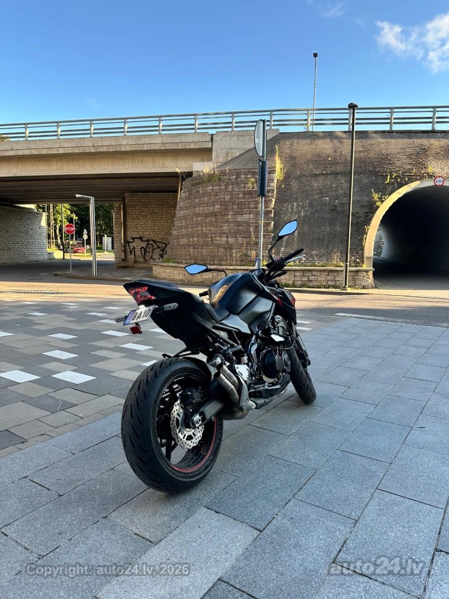 Черный Кавасаки Z900 2020 в Таллин, объемом двигателя 0.95 л и пробегом 9 тыс. км за 7000 €, фото 4 на AUTOMOTO.COM.LV