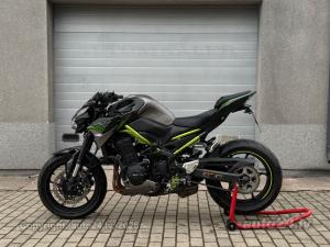 Melns Kawasaki Z900 2020 Pērnava, ar dzinēja tilpumu 0.80 L un nobraukumu 25 tūkst. km par 6490 €, foto  vietnē AUTOMOTO.COM.LV