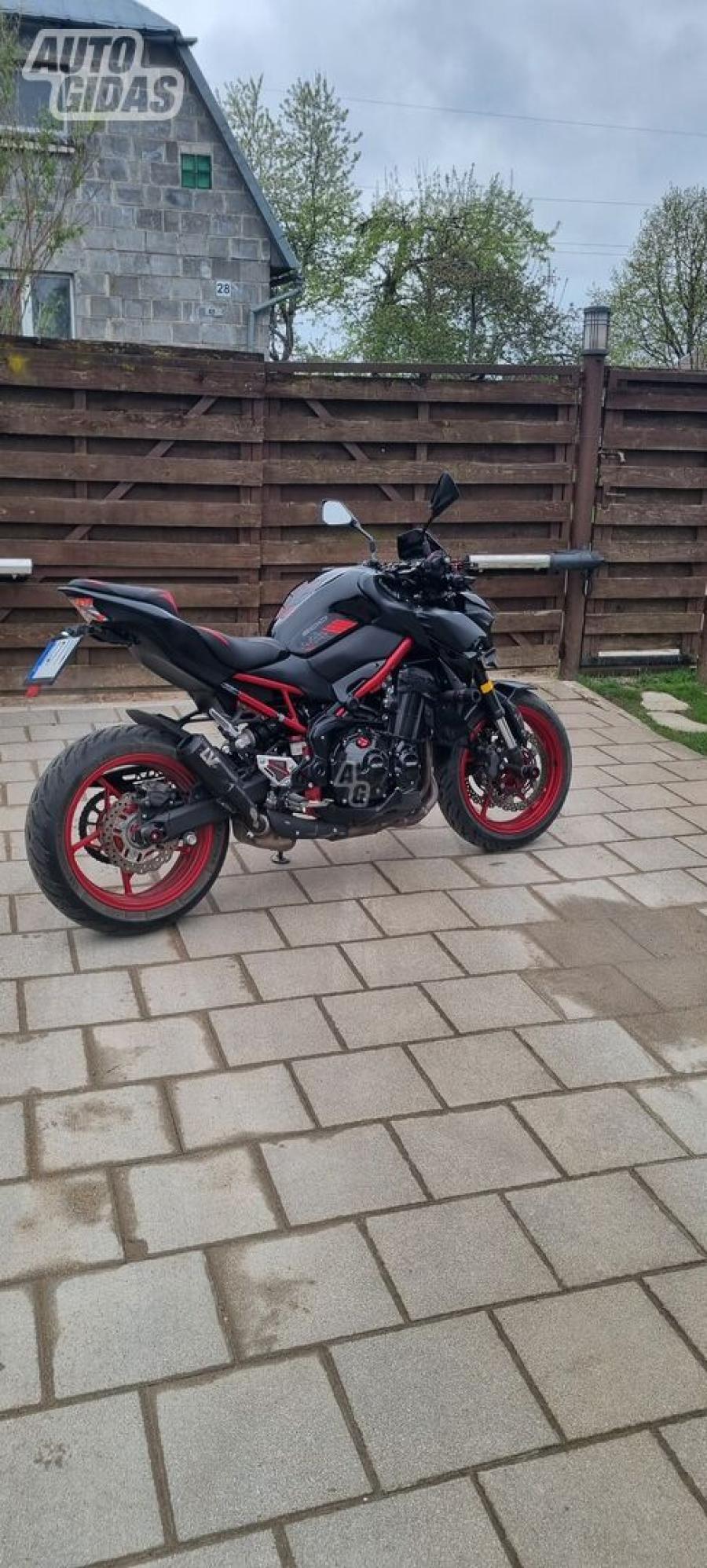 Черный Кавасаки Z900 2021 в Плунге, объемом двигателя 0.95 л и пробегом 13 тыс. км за 5900 €, фото 7 на AUTOMOTO.COM.LV