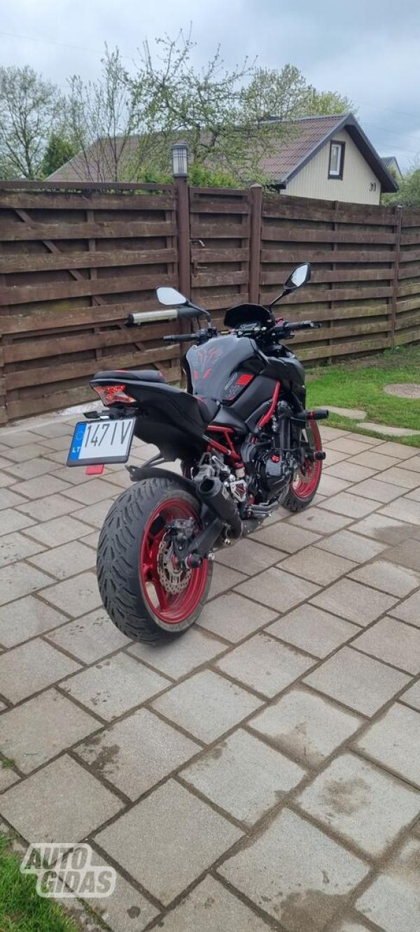 Черный Кавасаки Z900 2021 в Плунге, объемом двигателя 0.95 л и пробегом 13 тыс. км за 5900 €, фото 7 на AUTOMOTO.COM.LV