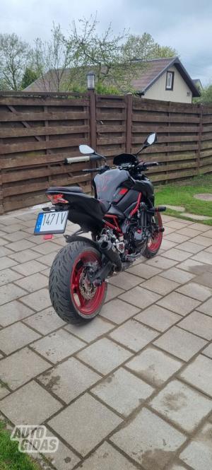 Черный Кавасаки Z900 2021 в Плунге, объемом двигателя 0.95 л и пробегом 13 тыс. км за 5900 €, фото 8 на AUTOMOTO.COM.LV