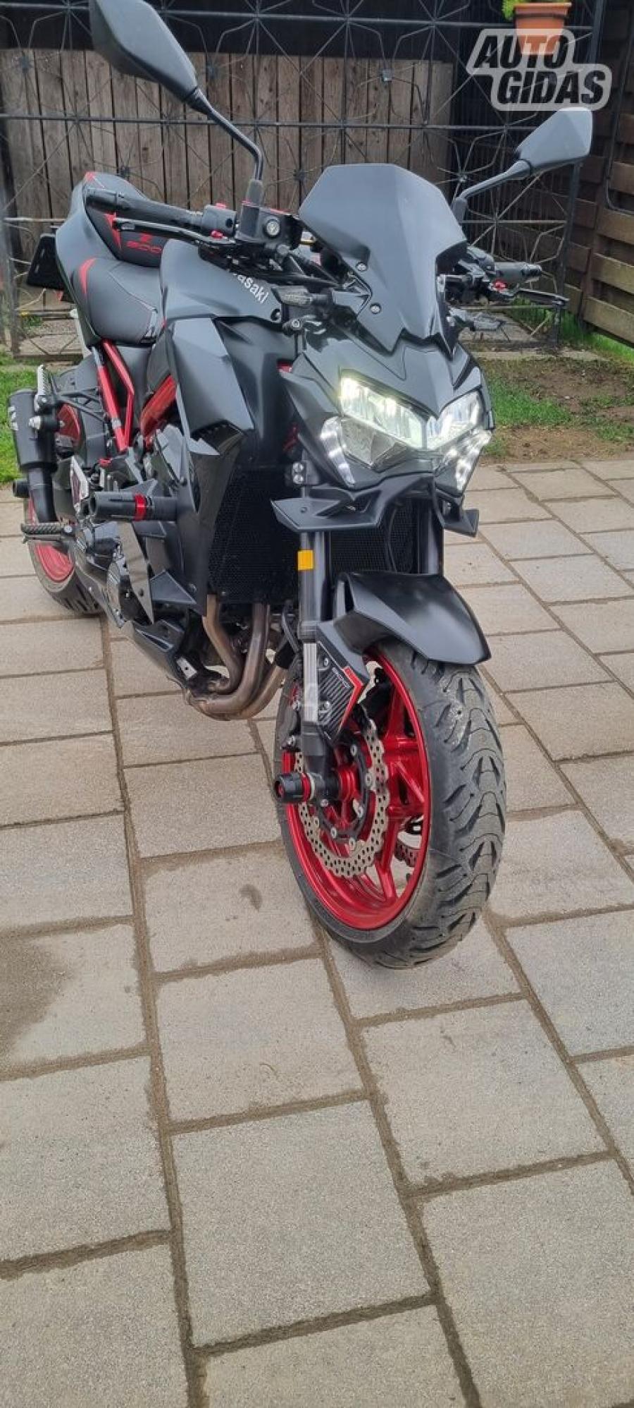 Черный Кавасаки Z900 2021 в Плунге, объемом двигателя 0.95 л и пробегом 13 тыс. км за 5900 €, фото 10 на AUTOMOTO.COM.LV