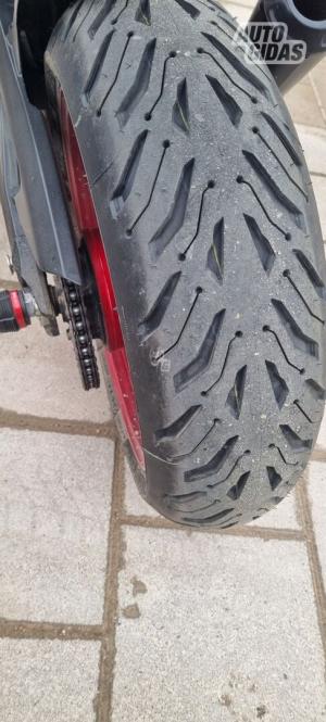 Черный Кавасаки Z900 2021 в Плунге, объемом двигателя 0.95 л и пробегом 13 тыс. км за 5900 €, фото 12 на AUTOMOTO.COM.LV