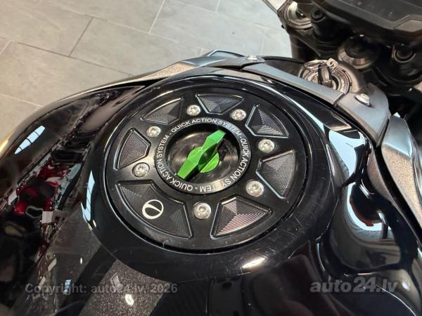 Black Kawasaki Z900 2023 in Tallinn, with an engine capacity of 0.95 L and mileage of 13 thousand km for 7490 €, photo 11 on AUTOMOTO.COM.LV