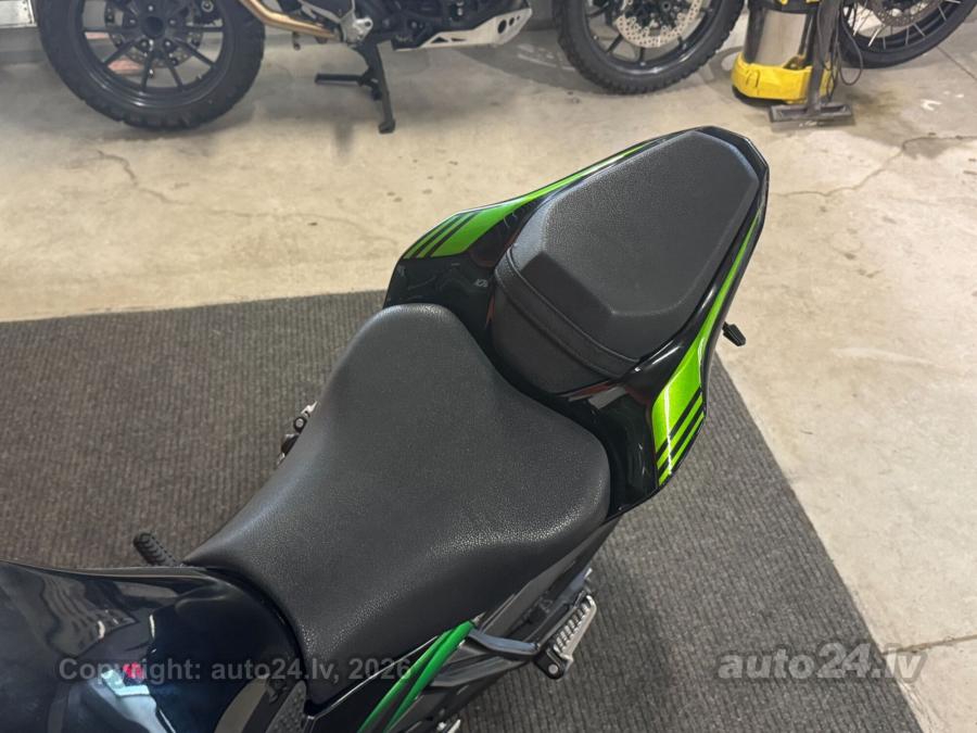 Black Kawasaki Z900 2023 in Tartu, with an engine capacity of 0.95 L and mileage of 20 thousand km for 6490 €, photo 10 on AUTOMOTO.COM.LV