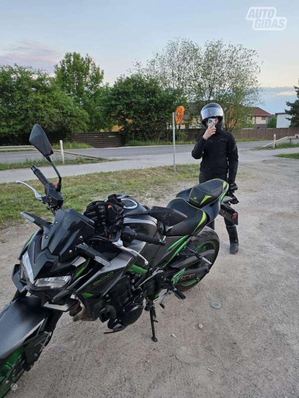 Melns Kawasaki Z900 2023 Kauņa, ar dzinēja tilpumu 0.95 L un nobraukumu 18 tūkst. km par 6999 €, foto 3 vietnē AUTOMOTO.COM.LV