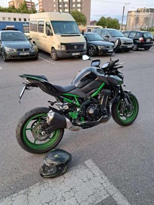 Black Kawasaki Z900 2023 in Kaunas, with an engine capacity of 0.95 L and mileage of 18 thousand km for 6999 €, photo 4 on AUTOMOTO.COM.LV