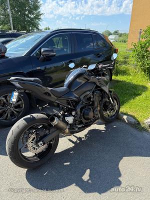Black Kawasaki Z900 2024 in Tallinn, with an engine capacity of 0.90 L and mileage of 7 thousand km for 8996 €, photo 3 on AUTOMOTO.COM.LV
