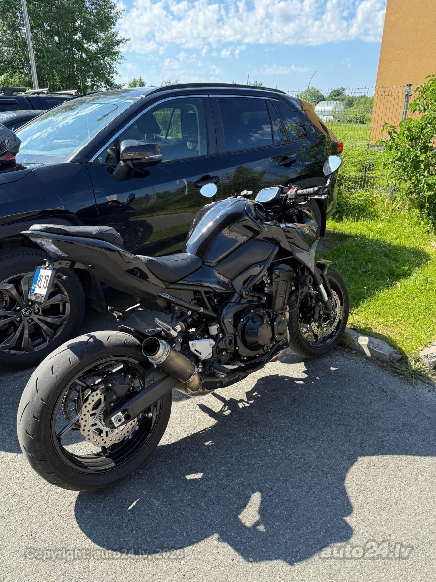 Black Kawasaki Z900 2024 in Tallinn, with an engine capacity of 0.90 L and mileage of 7 thousand km for 8996 €, photo 3 on AUTOMOTO.COM.LV