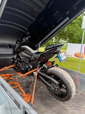 Black Kawasaki Z900 2024 in Tallinn, with an engine capacity of 0.90 L and mileage of 7 thousand km for 8996 €, photo 5 on AUTOMOTO.COM.LV