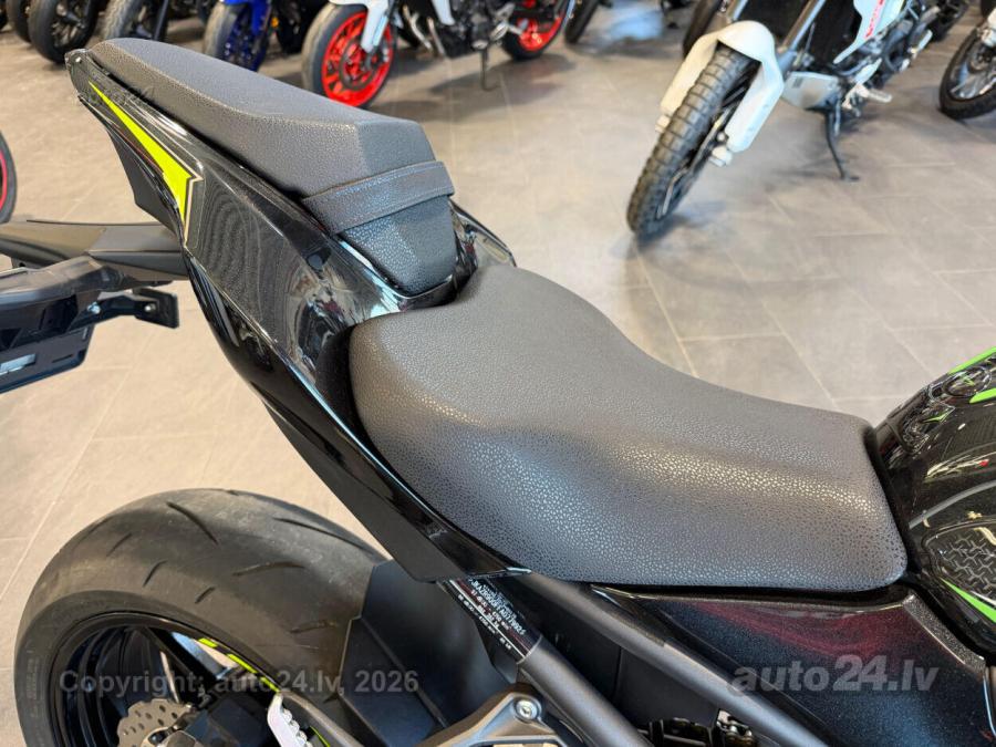 Melns Kawasaki Z900 2025 Tallina, ar dzinēja tilpumu 0.95 L un nobraukumu 2 tūkst. km par 7990 €, foto 6 vietnē AUTOMOTO.COM.LV