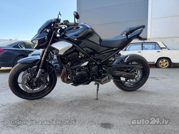 Black Kawasaki Z900 2025 in Tallinn, with an engine capacity of 0.95 L and mileage of 1 thousand km for 9500 €, photo 2 on AUTOMOTO.COM.LV
