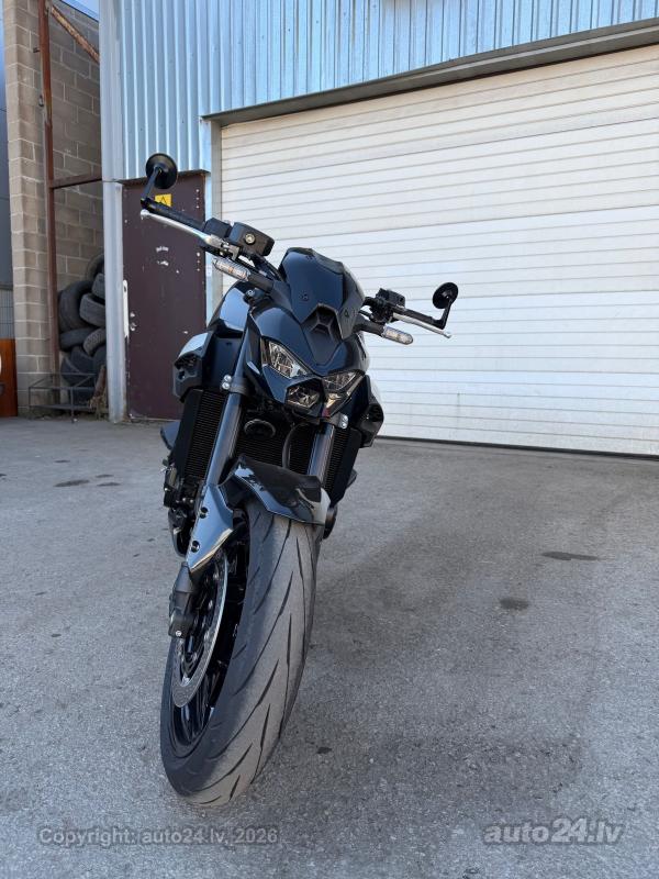 Black Kawasaki Z900 2025 in Tallinn, with an engine capacity of 0.95 L and mileage of 1 thousand km for 9500 €, photo 3 on AUTOMOTO.COM.LV