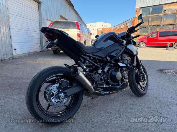 Black Kawasaki Z900 2025 in Tallinn, with an engine capacity of 0.95 L and mileage of 1 thousand km for 9500 €, photo 4 on AUTOMOTO.COM.LV