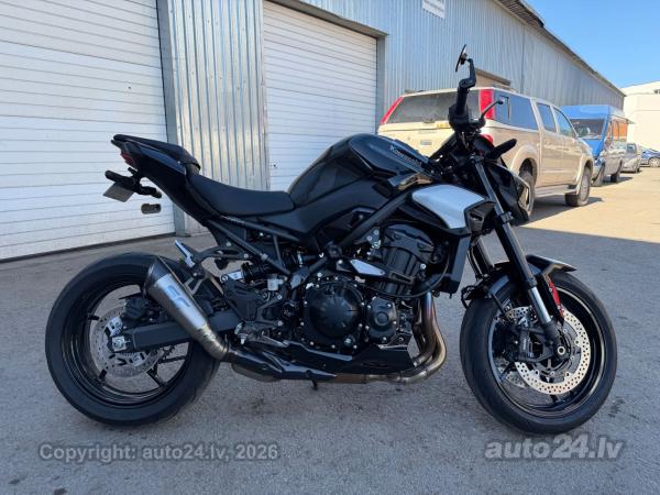 Black Kawasaki Z900 2025 in Tallinn, with an engine capacity of 0.95 L and mileage of 1 thousand km for 9500 €, photo 5 on AUTOMOTO.COM.LV