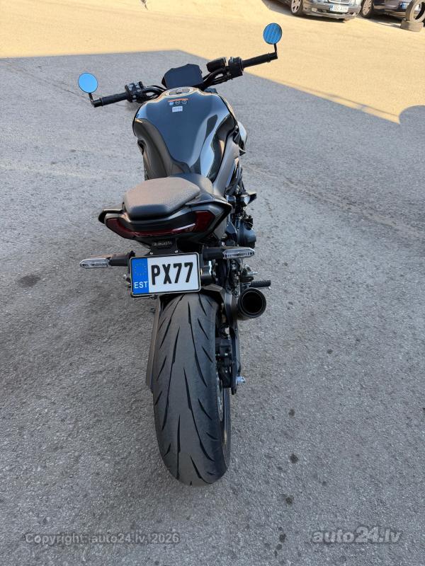 Black Kawasaki Z900 2025 in Tallinn, with an engine capacity of 0.95 L and mileage of 1 thousand km for 9500 €, photo 7 on AUTOMOTO.COM.LV
