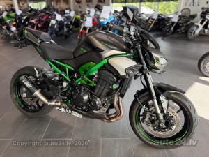 Melns Kawasaki Z900 2025 Tallina, ar dzinēja tilpumu 0.95 L un nobraukumu 5 tūkst. km par 9290 €, foto  vietnē AUTOMOTO.COM.LV