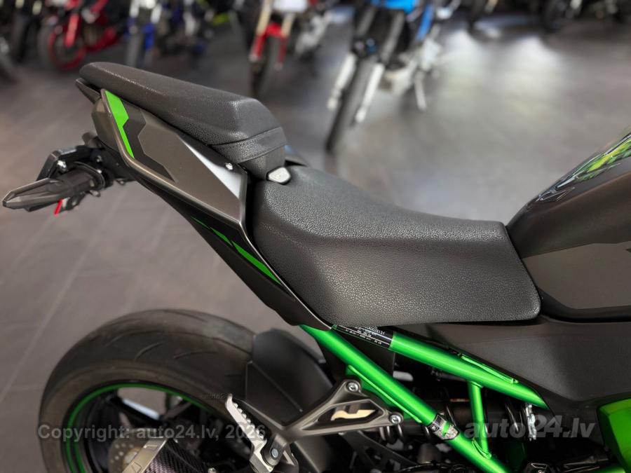 Черный Кавасаки Z900 2025 в Таллин, объемом двигателя 0.95 л и пробегом 5 тыс. км за 9290 €, фото 8 на AUTOMOTO.COM.LV