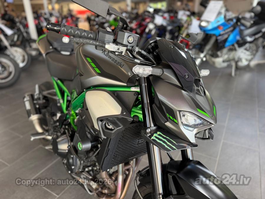 Черный Кавасаки Z900 2025 в Таллин, объемом двигателя 0.95 л и пробегом 5 тыс. км за 9290 €, фото 10 на AUTOMOTO.COM.LV