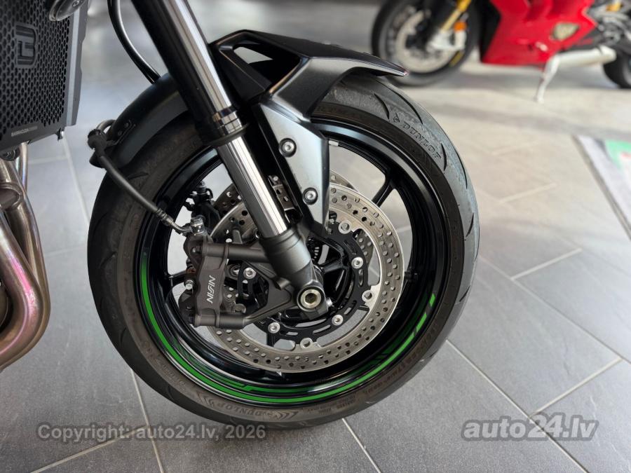 Черный Кавасаки Z900 2025 в Таллин, объемом двигателя 0.95 л и пробегом 5 тыс. км за 9290 €, фото 11 на AUTOMOTO.COM.LV