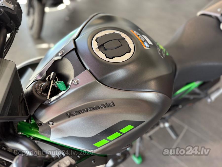 Черный Кавасаки Z900 2025 в Таллин, объемом двигателя 0.95 л и пробегом 5 тыс. км за 9290 €, фото 21 на AUTOMOTO.COM.LV