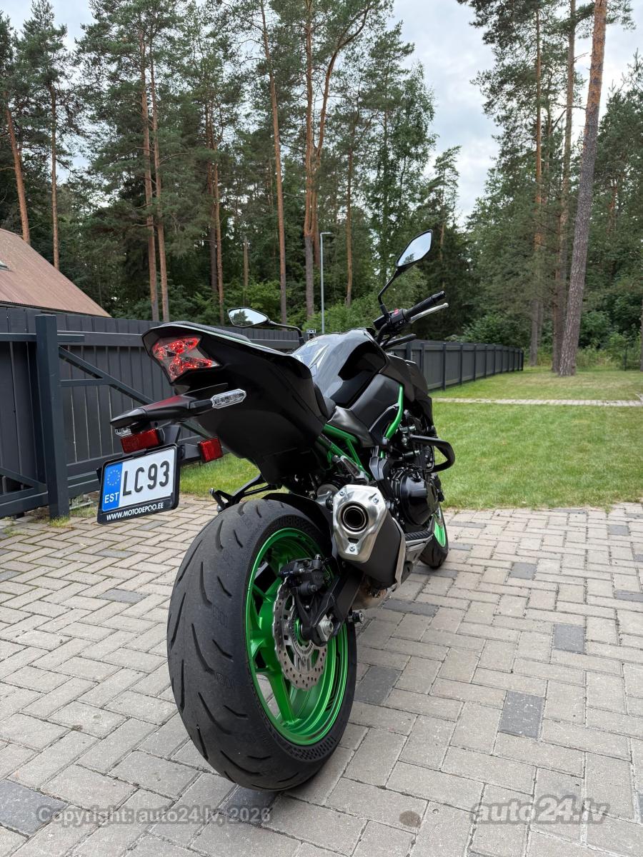 Зеленый Кавасаки Z900 2024 в Элва, объемом двигателя 0.95 л и пробегом 8 тыс. км за 8000 €, фото 4 на AUTOMOTO.COM.LV