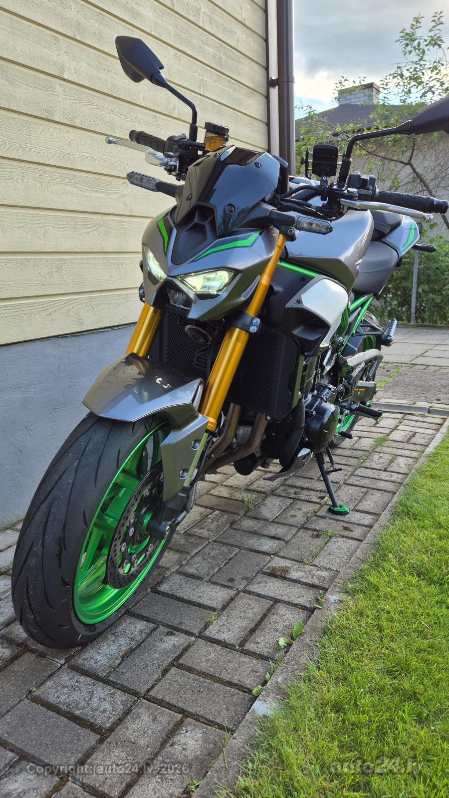 Green Kawasaki Z900 2025 in Viljandi, with an engine capacity of 0.95 L and mileage of 2 thousand km for 9990 €, photo 4 on AUTOMOTO.COM.LV