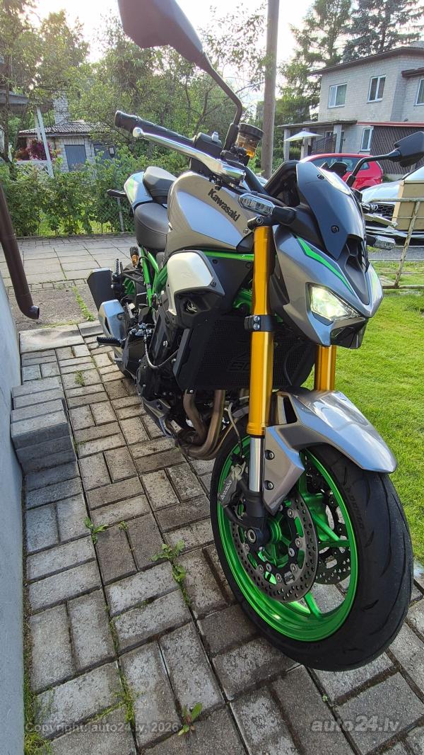 Green Kawasaki Z900 2025 in Viljandi, with an engine capacity of 0.95 L and mileage of 2 thousand km for 9990 €, photo 4 on AUTOMOTO.COM.LV